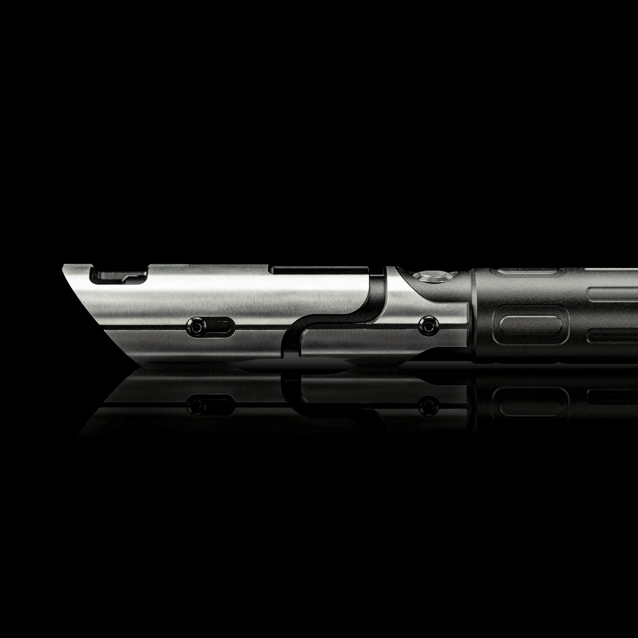 Neo Korvus Brushed Silver Black – Sabertrio